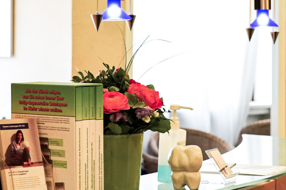 Senator Dr. Dr. (Phd-UCN) Johann Lechner - DMS Deutsche ...